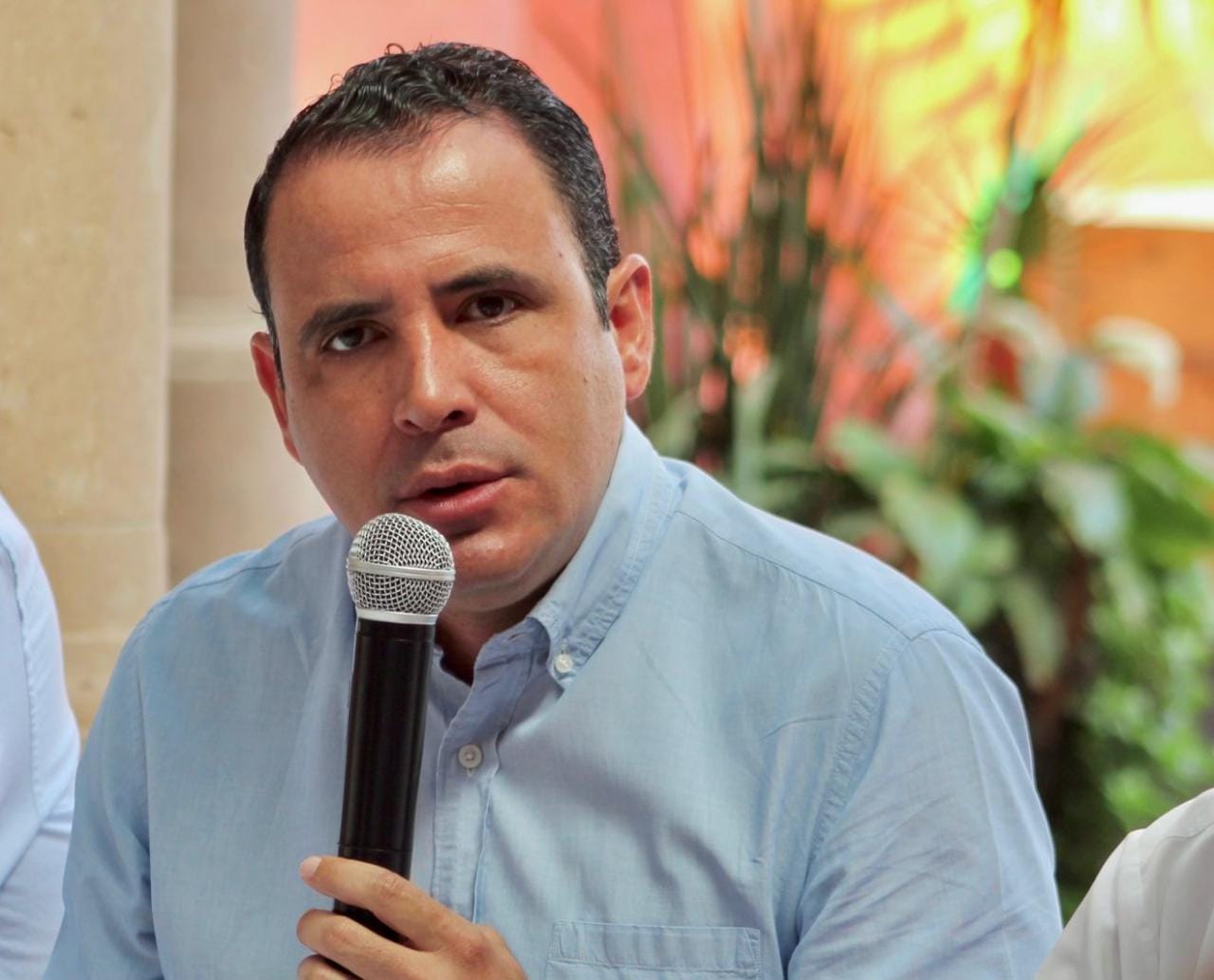 Xavier Azuara señala campaña en su contra a través de WhatsApp. - Canal ...