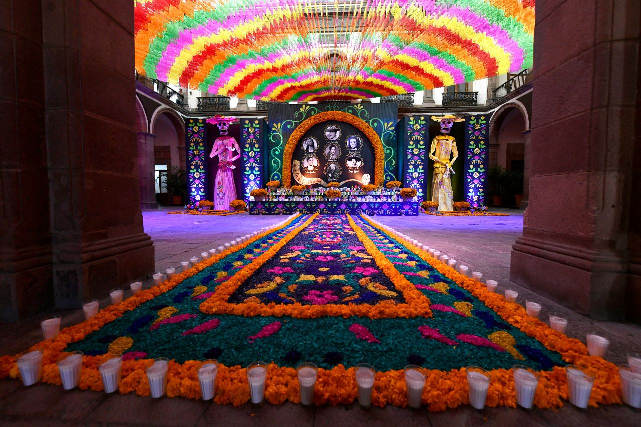 Listo el monumental Altar de Muertos en Palacio de Gobierno. - Canal 7 ...