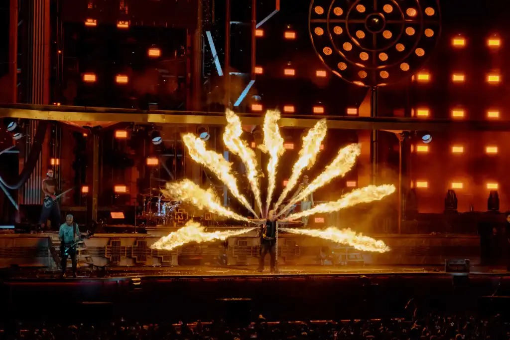 Fuegos artificiales, lanzallamas y música a todo volumen, Rammstein ...