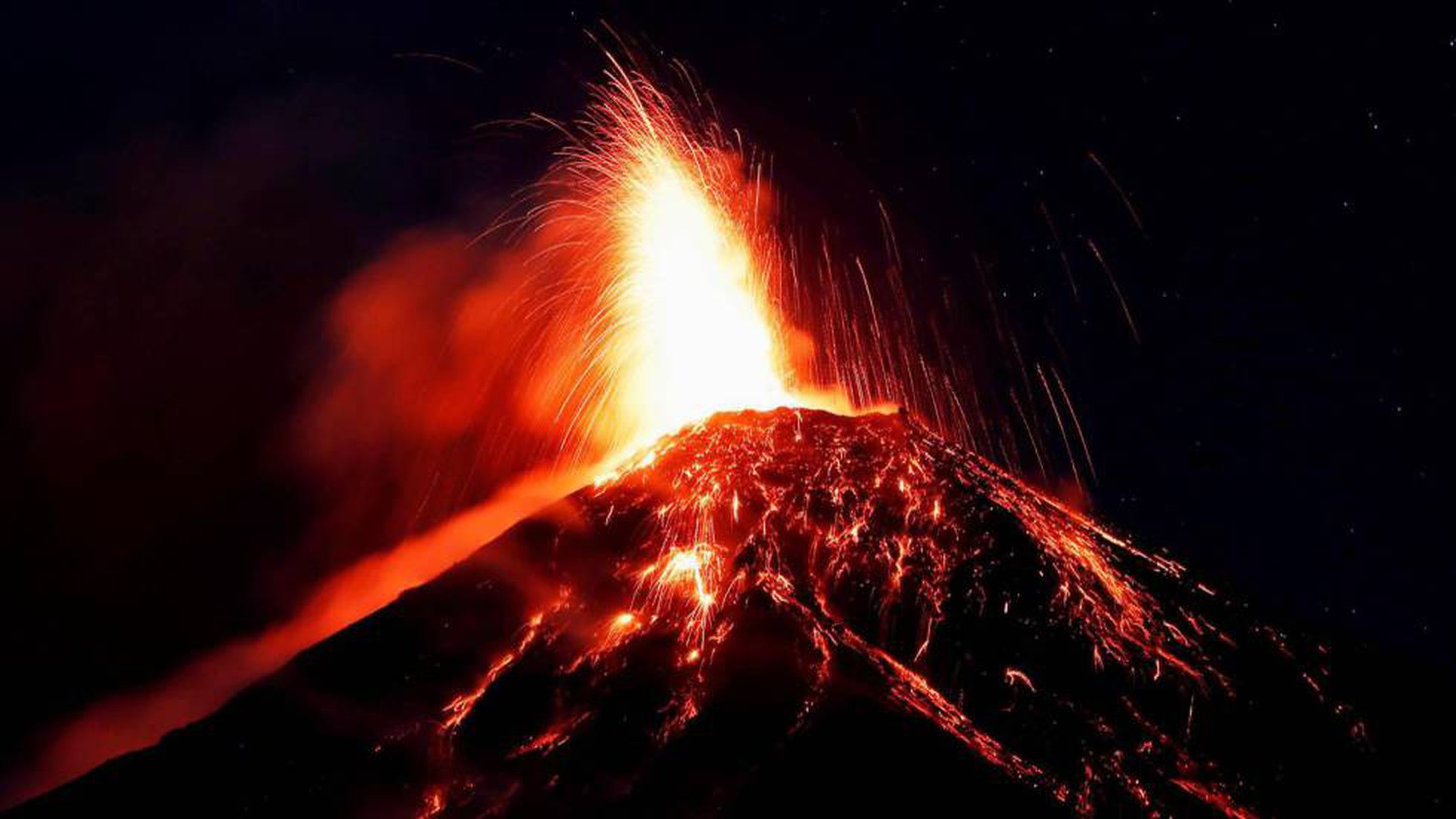 Volcán de Fuego entra en erupción - Canal 7 SLP - 2022