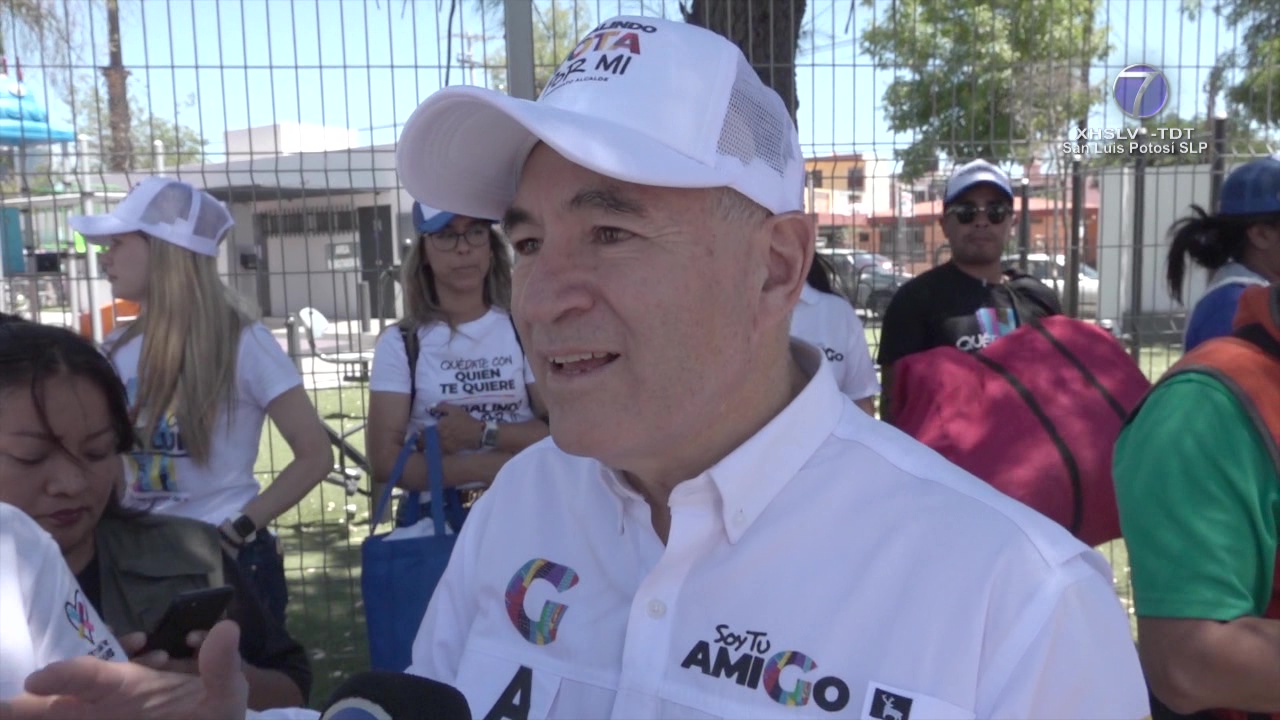Recorre Enrique Galindo Ceballos tianguis de Las Vías - Canal 7 SLP - 2024