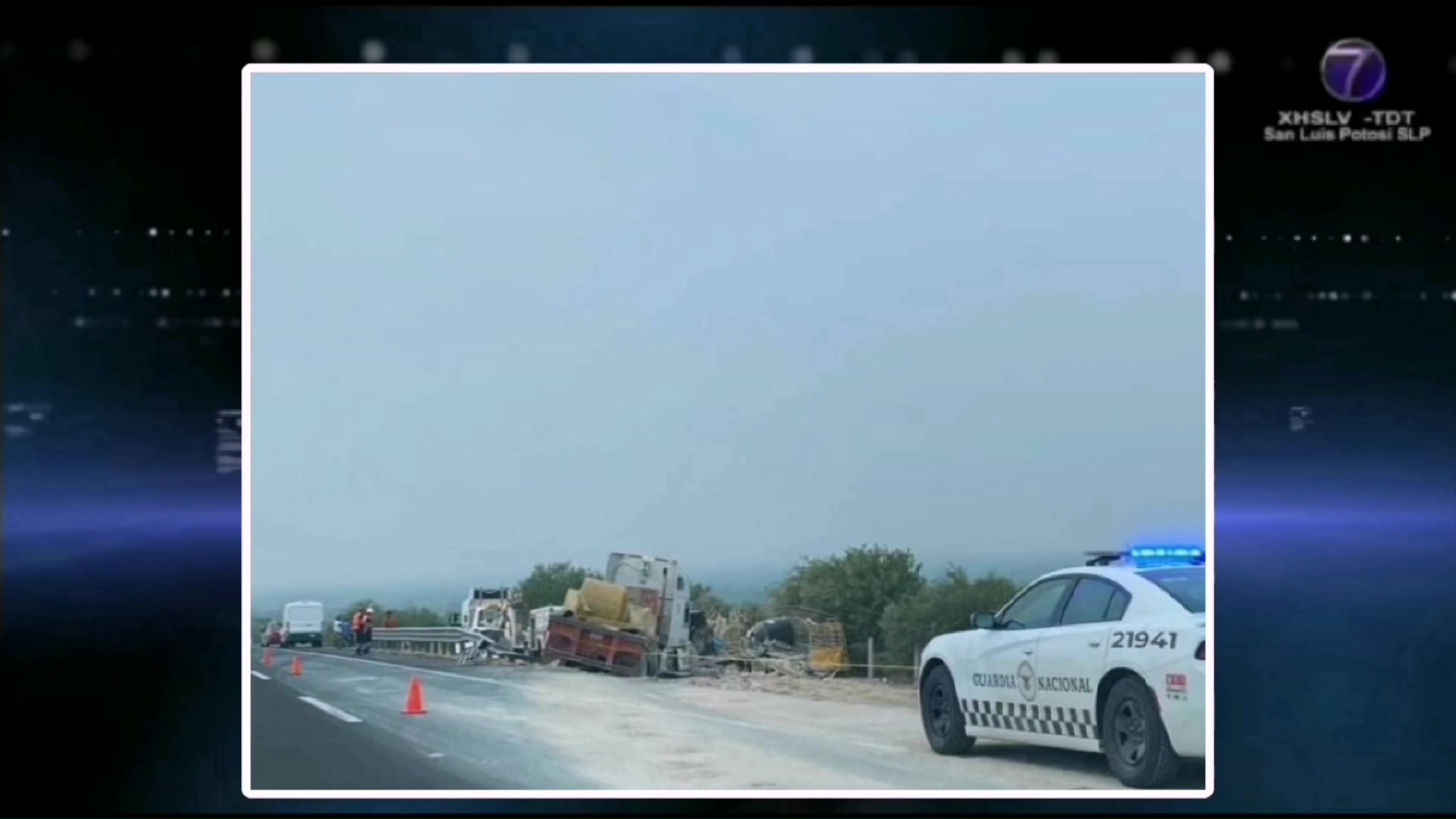 Tráiler embiste camioneta; dos personas perdieron la vida - Canal 7 SLP - 2024