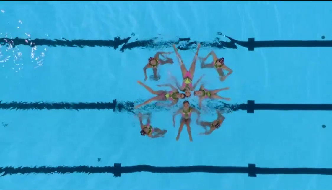 Sirenas mexicanas invocan a diosa azteca en rutina acrobática - Canal 7 ...