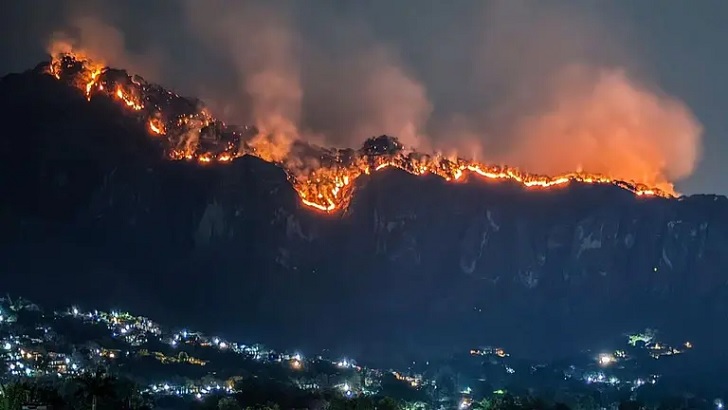 Incendio en el Tepozteco arrasa 100 hectáreas y sigue fuera de control ...