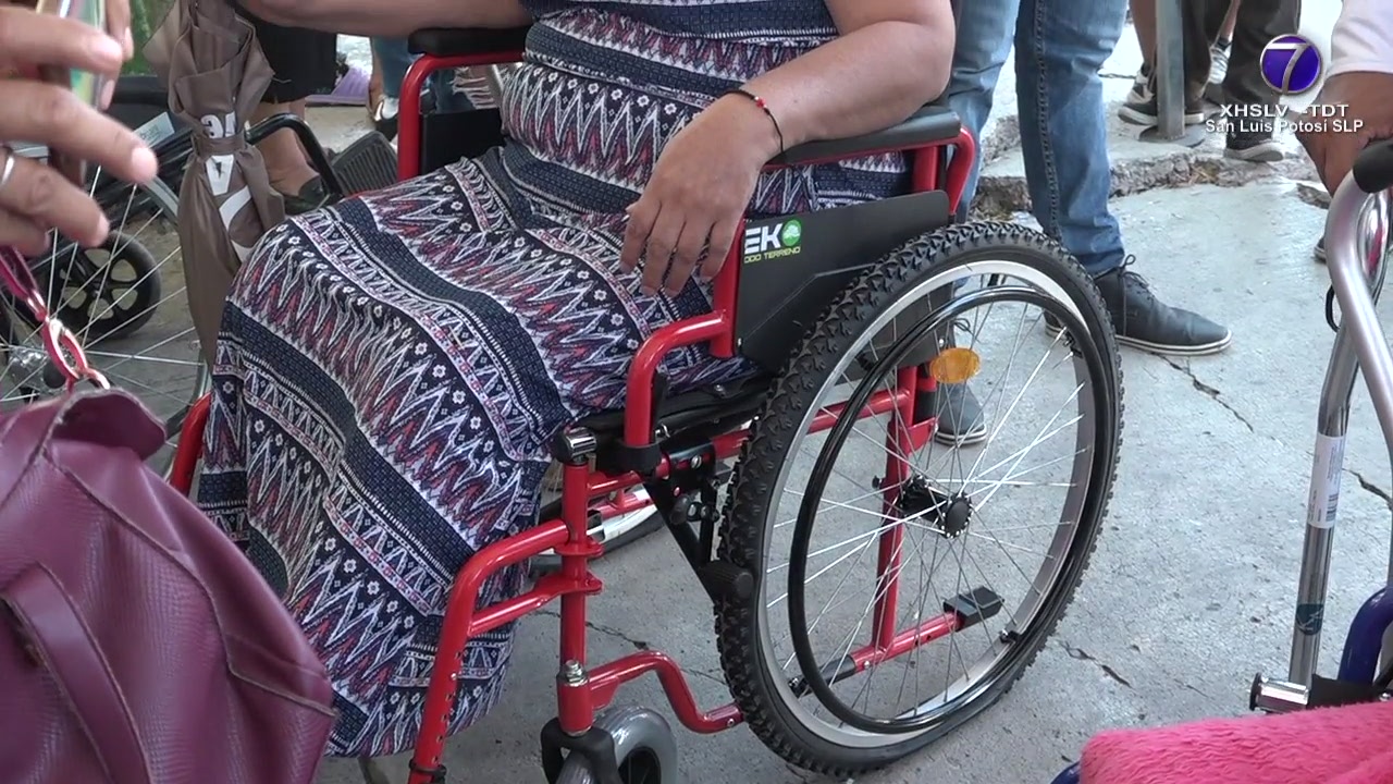 Aparatos auditivos, bastones, sillas de ruedas y más se entregan a ...